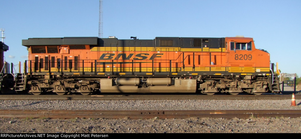 BNSF 8209
